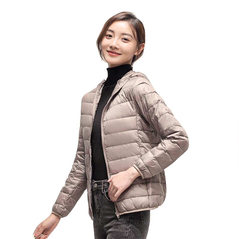 商品情報商品の説明説明 プレミア超軽量ダウンジャケットです。すっきりと着用でき、インナーダウンとしても着て頂けます♪主な仕様 軽量・暖かい・スリム！女性の希望をすべて叶えるダウンジャケットのご紹介です。良質ダウンを90%使用したフワッと軽く...