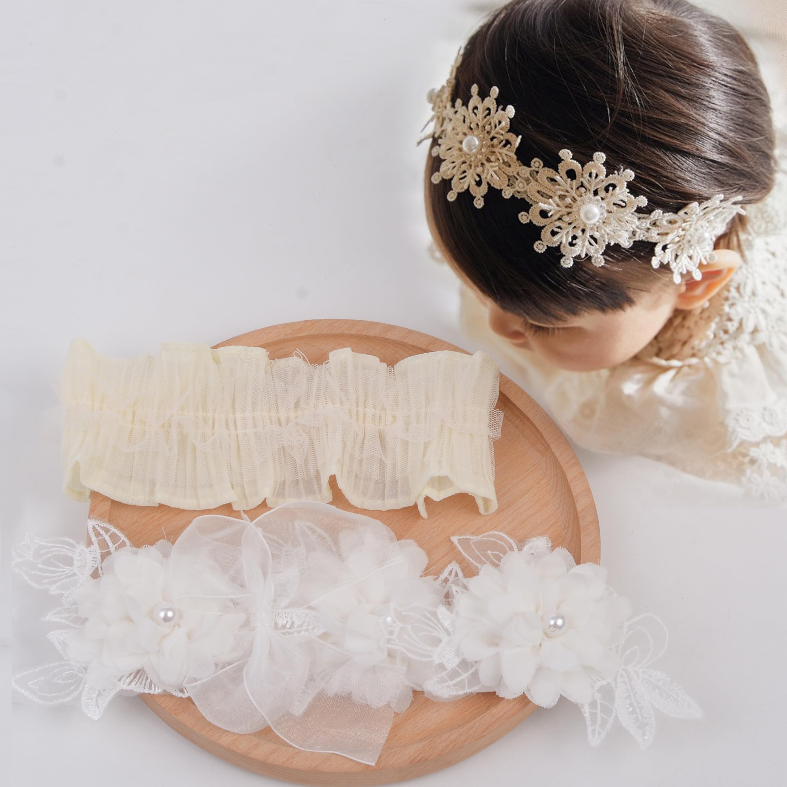 商品情報商品の説明主な仕様 パッケージ内容：ベビーヘアバンドx3個、約38-50cmで、3ヶ月~3歳頃適しています。可愛いフラワーをあしらった上品なデザインとなっております。頭につけるだけで女の子らしく華やかさがアップするベビーへアバンドで...