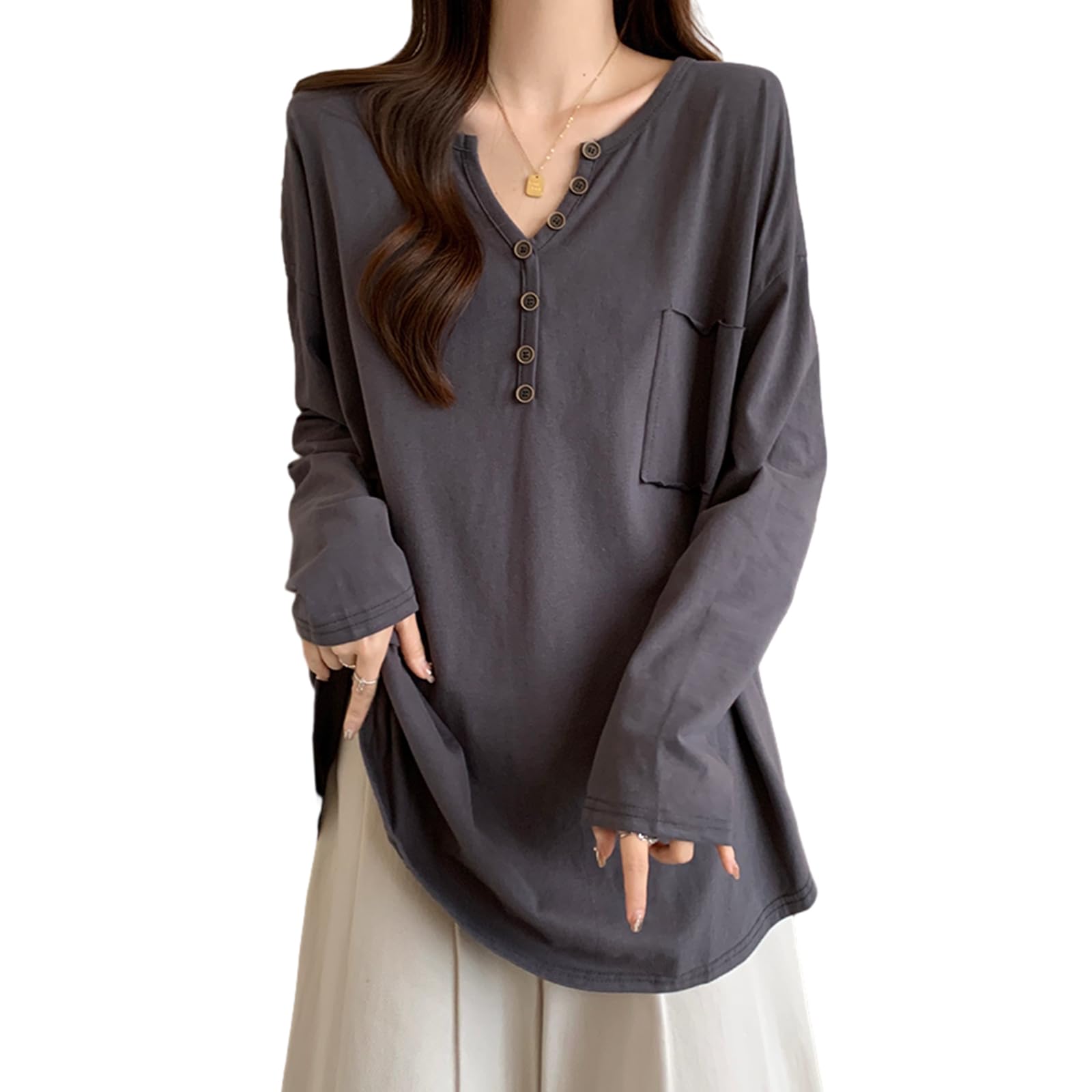 商品情報商品の説明主な仕様 【春夏コーデに万能のマストアイテム】春夏季に着るだけでスタイリッシュに見えるTシャツです。シンプルなデザインでコーディネートも簡単になります。デニム、ジーンズ、アンクルパンツ、レギンス、ワイドレッグパンツとの相性...