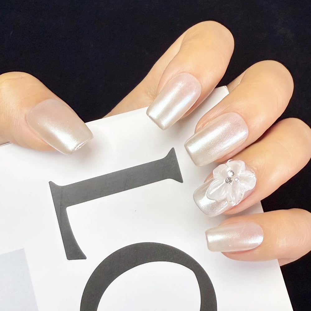 商品情報商品の説明主な仕様 「職人仕上げのネイルチップ、洗練された指先へ」 大量生産ではなく、一つひとつ丁寧に仕上げた手作りネイル。上品でどんなファッションにも馴染み、指先からエレガンスを演出。特別なデザインで、あなたの個性を引き立てます。...