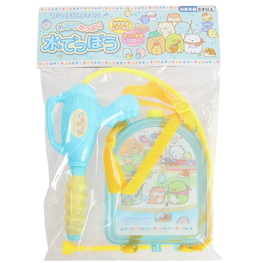 商品情報商品の説明商品紹介 すみっコぐらしのイラストが入ったタンク型ウォーターガン。 飛距離：約7-9m タンク容量：約1200(CC) 安全警告 使用上の注意をご確認ください。主な仕様 すみっコぐらしのイラストが入ったタンク型ウォーターガ...