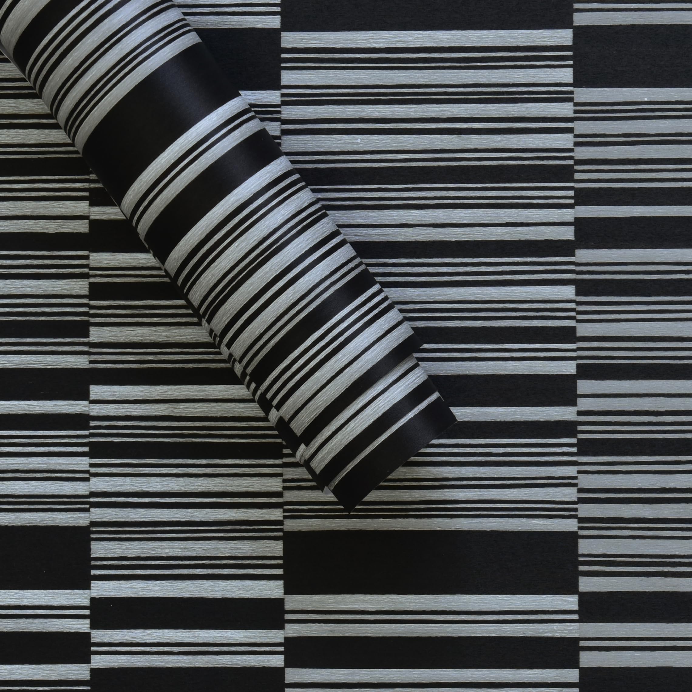 商品情報商品の説明製品詳細： 名前：壁紙シール インストール：自己接着性 寸法：幅80CM×長4M 総面積：3.2 平米 素材：ビニール、紙、プラスチック タッチ：つや消し質感 パターン：白黒ストライプ カラー：白黒グレー 厚み：約0.36...