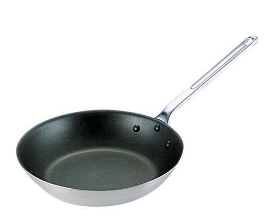 商品サイズ：内径×深さ/360x70mm、板厚/3.8mmプロ用器物として、素材から吟味し開発しました。 ・JIS3000系アルミ合金使用 ・きめ細やかな表面仕上げ ・持ちやすいハンドル 内面は3層コートフッ素樹脂加工。
