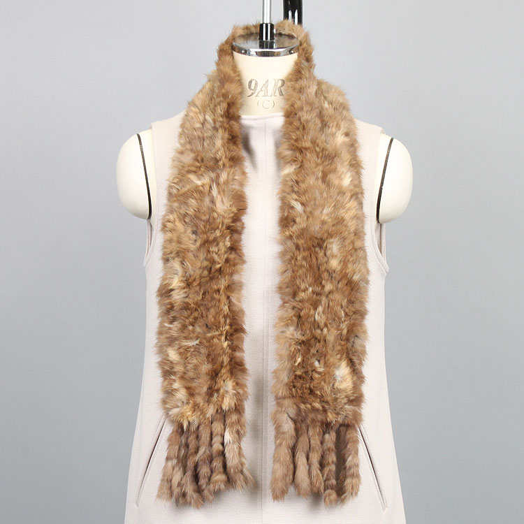 最高級素材である、セーブルを使用した編み込みファーマフラーです。 ロングサイズなので様々な巻き方を楽しんでいただけます。 商品名 セーブル 編み込み ファーマフラー サイズ(※毛を含む) 長さ120cm 幅10cm フリンジ10cm 重量 ...