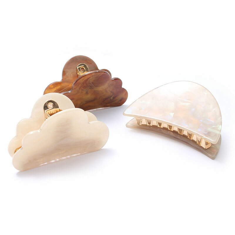 サイズ:画像に記載 柄の出方が魅力的なアセチアクセサリー アセチ風でちょっぴり見栄えのいい色味 魅力的な大人のヘアスタイルをメイク ミディアムサイズなので、ハーフアップやサイドアップに 半円型は貝殻のような発色をして光の加減で柔らかく色味が...