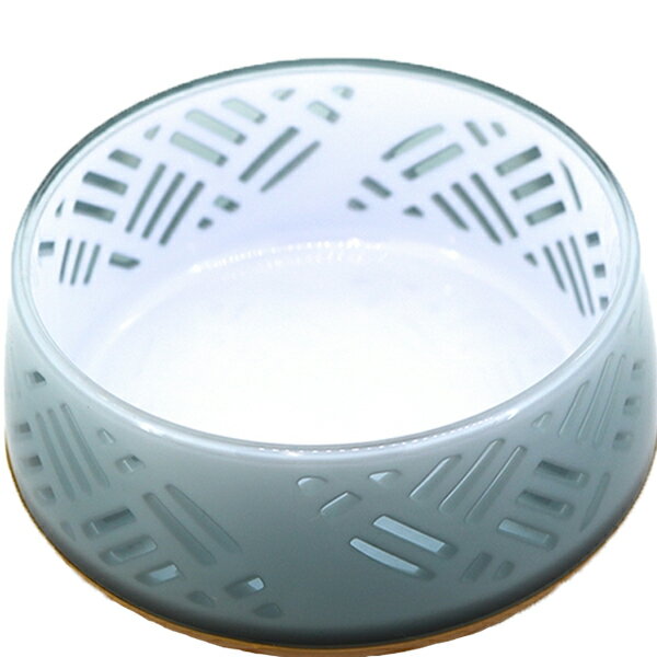 日本の伝統文様「三崩し（占いに使われた算木がモチーフ。幸福の意）」と伝統色「錫色」を織り交ぜ、凛とした風合いに仕上げたペット用食器です。親しみやすく飽きの来ないデザインで愛犬の食卓を彩ります。インテリアに馴染みやすい3色展開で選ぶ楽しさも魅...