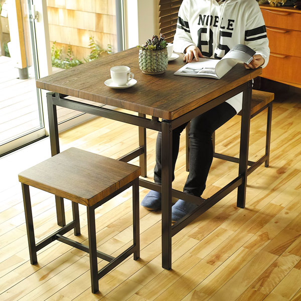 （約）幅75x奥行き75x高さ75（cm）お客様組立品天板：MDF（PVC仕上げ）/脚部：鉄（粉体塗装）耐荷重：約50kg直線的でシンプルなフォルムと、質感豊かな木目の組み合わせが特徴のダイニングテーブル。鉄製のフレームを用いているため、ス...