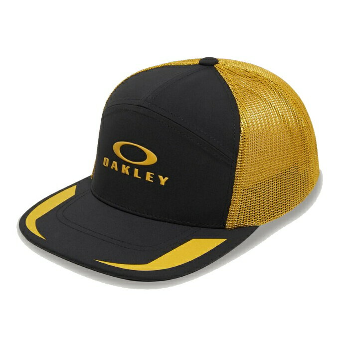 このトラッカーキャップは、7つのパネル構造を持ち、サイドと背面にはパーフォレートされたパネルが施されています。つばにはポディウムの勲章を思わせるレーザーカットパネルが配され、高級感を演出します。さらに、調節可能なコードロック付きのエラスティ...