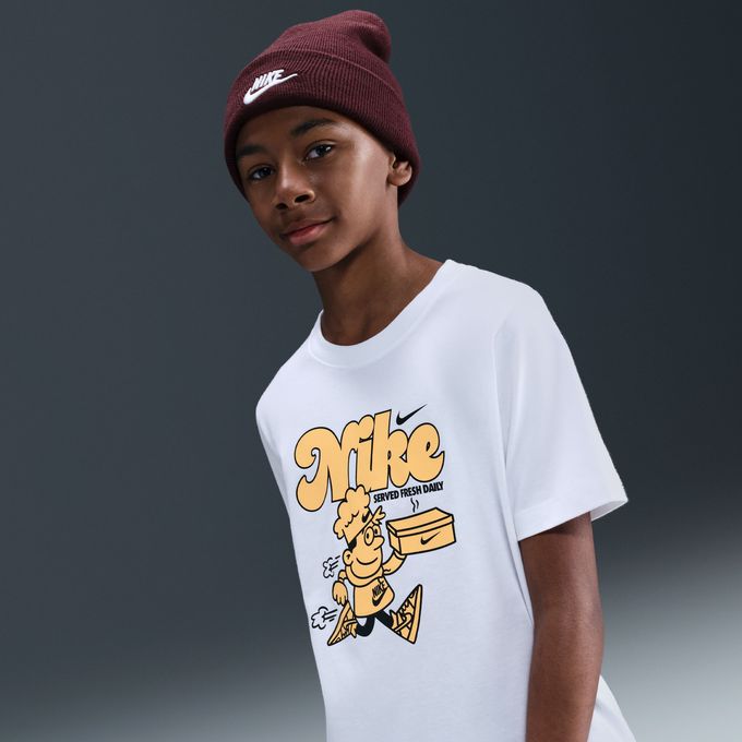 コーデをクールに決めるアイテム。 柔らかくて軽いコットン素材を使用したこの定番のTシャツは、ゆったりとしたフィット感で普段使いに最適です。 ■カラー：100(ホワイト) ■サイズ：130、140、150、160 ■原産国：中国 ■素材：本体...