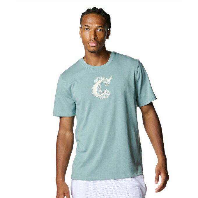 柔らかく肌なじみの良いコットン混紡素材を使用。やや厚手ながら軽量で柔らかく速乾性に優れた素材がパフォーマンスをサポートする。今よりも良くなるために選ぶならこのTシャツ。「自分の名前が付いたアイテムはすべて、より良いプレーと『Change T...