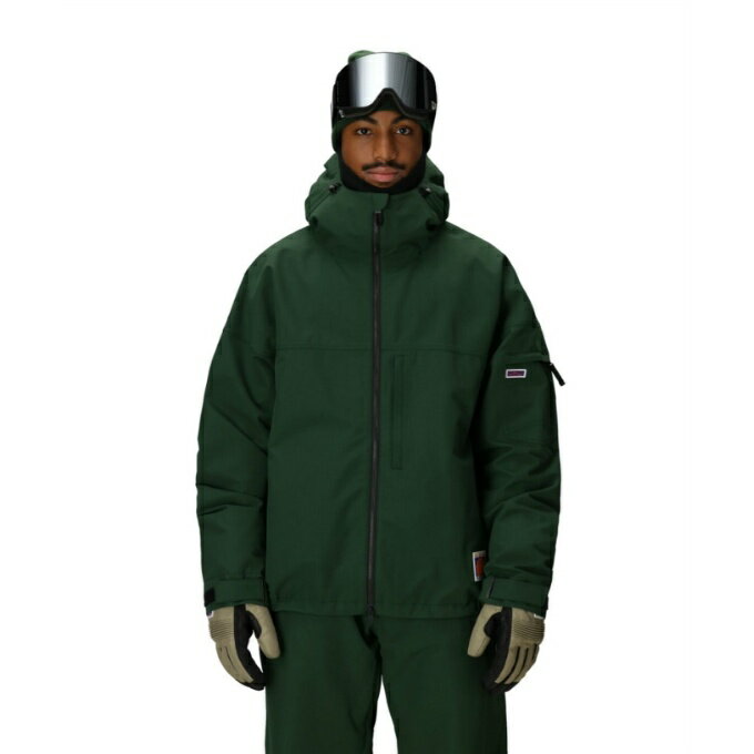 フォレストベイリーのシグネチャーラインで、シルエットはワイドな身幅にショート丈のコーチジャケットデザイン。 カラーによって生地が違い、好みの環境やスタイルに合わせて選ぶことが出来ます。耐水圧・透湿性どちらも高機能なハイスペックジャケットです...