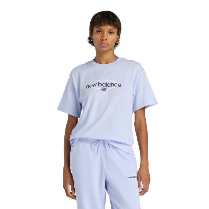 ヘリテージなロゴデザインをシーズナルカラーでアップデートしたグラフィックTシャツ。やわらかで肌触りの良い160gのコットンジャージーを、トレンドのゆったりしたリラックスフィットで提案。スポーツシーンからデイリーまで幅広く活躍。 ■カラー：D...