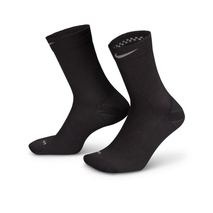 Nikeの最新のランニングソックスが登場。ぴったりとしたフィット感を追求したデザイン。 速乾性を高める高度なテクノロジーを取り入れ、クッション性とサポート性を計算されたエリアに配置しました。そのため、フィット感を気にすることなく、ランニング...