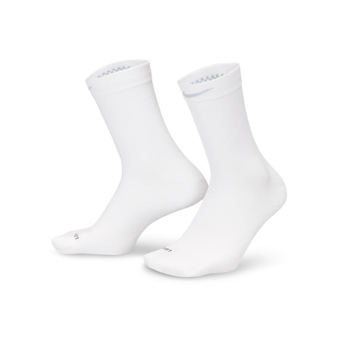 Nikeの最新のランニングソックスが登場。ぴったりとしたフィット感を追求したデザイン。 速乾性を高める高度なテクノロジーを取り入れ、クッション性とサポート性を計算されたエリアに配置しました。そのため、フィット感を気にすることなく、ランニング...