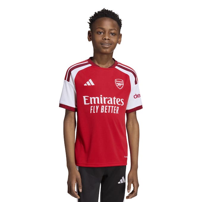吸湿性に優れたクライマクール生地テクノロジーを採用した、ドライで快適なジャージ。 アーセナルFC 26/27 ホームジャージを着て、エミレーツ・スタジアムの伝統を受け継ごう。アーセナルの象徴的なホームへの大胆なオマージュで、クラシックな赤に...