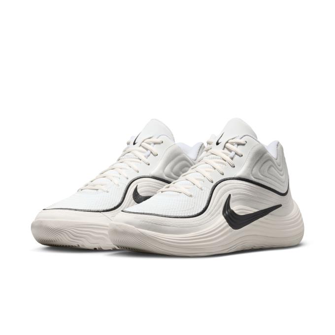 メンズ バスケットボール シューズ Nike プレシジョン 8 MIDは、ゴール近くでも遠くからでも、思いどおりに得点できるようサポート。 確かな接地感、快適な履き心地、コート上でのトラクションを兼ね備えており、指名された時に即座にインパク...