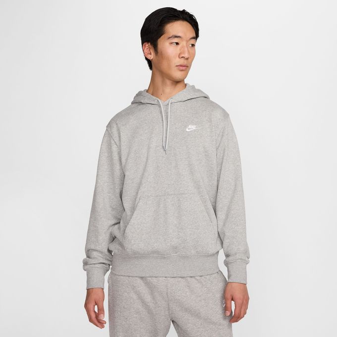 Nike Club Fleeceコレクションから登場したこのパーカーは、すっきりとしたクラシックなスタイル。 斬新なデザインで定番アイテムをワンランク上に仕上げました。 2層構造のフードはしっかりとした形状と構造。丸紐タイプの編み込みドロー...