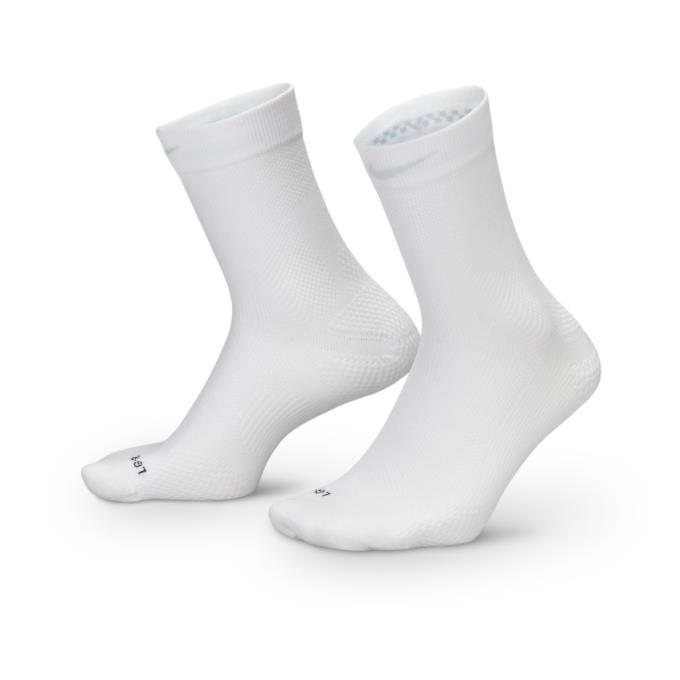 Nikeの最新のランニングソックスが登場。ぴったりとしたフィット感を追求したデザイン。 速乾性を高める高度なテクノロジーを取り入れ、クッション性とサポート性を計算されたエリアに配置しました。そのため、フィット感を気にすることなく、ランニング...