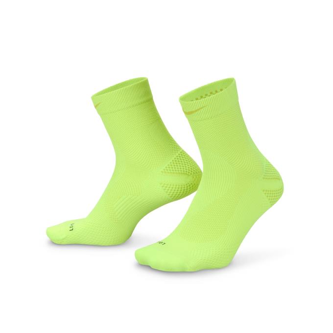 Nikeの最新のランニングソックスが登場。ぴったりとしたフィット感を追求したデザイン。 速乾性を高める高度なテクノロジーを取り入れ、クッション性とサポート性を計算されたエリアに配置しました。そのため、フィット感を気にすることなく、ランニング...