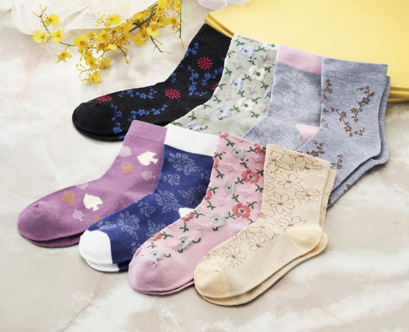 商品情報材質ポリエステル・綿・ポリウレタンサイズ対応サイズ　22～25cm原産国中国はき口ゆったりクルー丈ソックス8柄組 小花柄・和柄などの人気柄を厳選！ 5