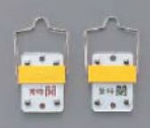 ＜仕様＞ ●サイズ:50×35×3mm ●4mmφ穴×2 ●両面裏印刷加工 ＜特長＞ ●スライド式バルブ開閉札（回転タイプ） ＜用途＞ ●特定化学物質等障害予防規則、第15条＜バルブ等の開閉方向標示等＞特定化学物質等取得事業所に必要な標示板...