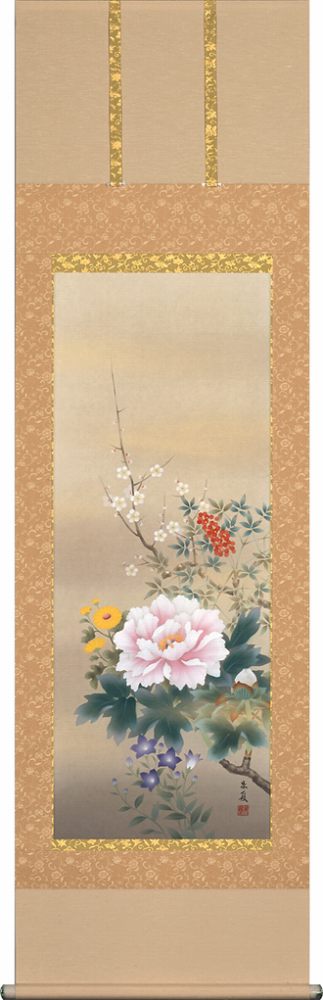 掛け軸 四季花 解説 四季折々の日本の名花を薫り高く漂わせる優雅な作品です。年中掛けとしてご利用いただけます。 作者 松村朱夏(日本画家無所属) 軸寸法 190×56cm(尺五立) 表装 三段表装 箱 高級桐箱収納 用途 年中掛け・おもてな...