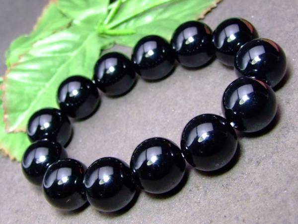 ※画像と同品質のものをお送りします。 素材 天然：オニキス サイズ・重さ 約： 重さ72g　玉径16mm・±0.5mm　内径18cm 　※ 多少の誤差はご了承下さい。約： 重さ72g　玉径16mm・±0.5mm　内径18cm