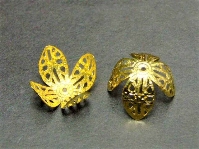 菊座金のみの販売です。 ※画像と同品質のものをお送りします。 オリジナルアクセサリー作りに是非どうぞ〜〜（m−m） 3枚目画像は16mm玉を使用しています。 素材 メタル海外製 サイズ 約：14mm・±0.5mm・多少の誤差はご了承下さい。...