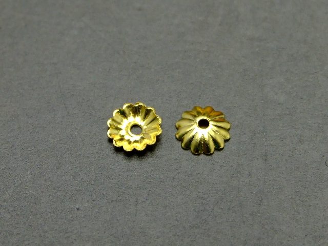 ※画像と同品質のものをお送りします。 オリジナルアクセサリー作りに是非どうぞ〜〜（m−m） 素材 メタル海外製 サイズ 約：重さg　径6mm・±1.0mm　　　 　※ 多少の誤差はご了承下さい。約100個入り（多少の数量の誤差、不良はご了承...
