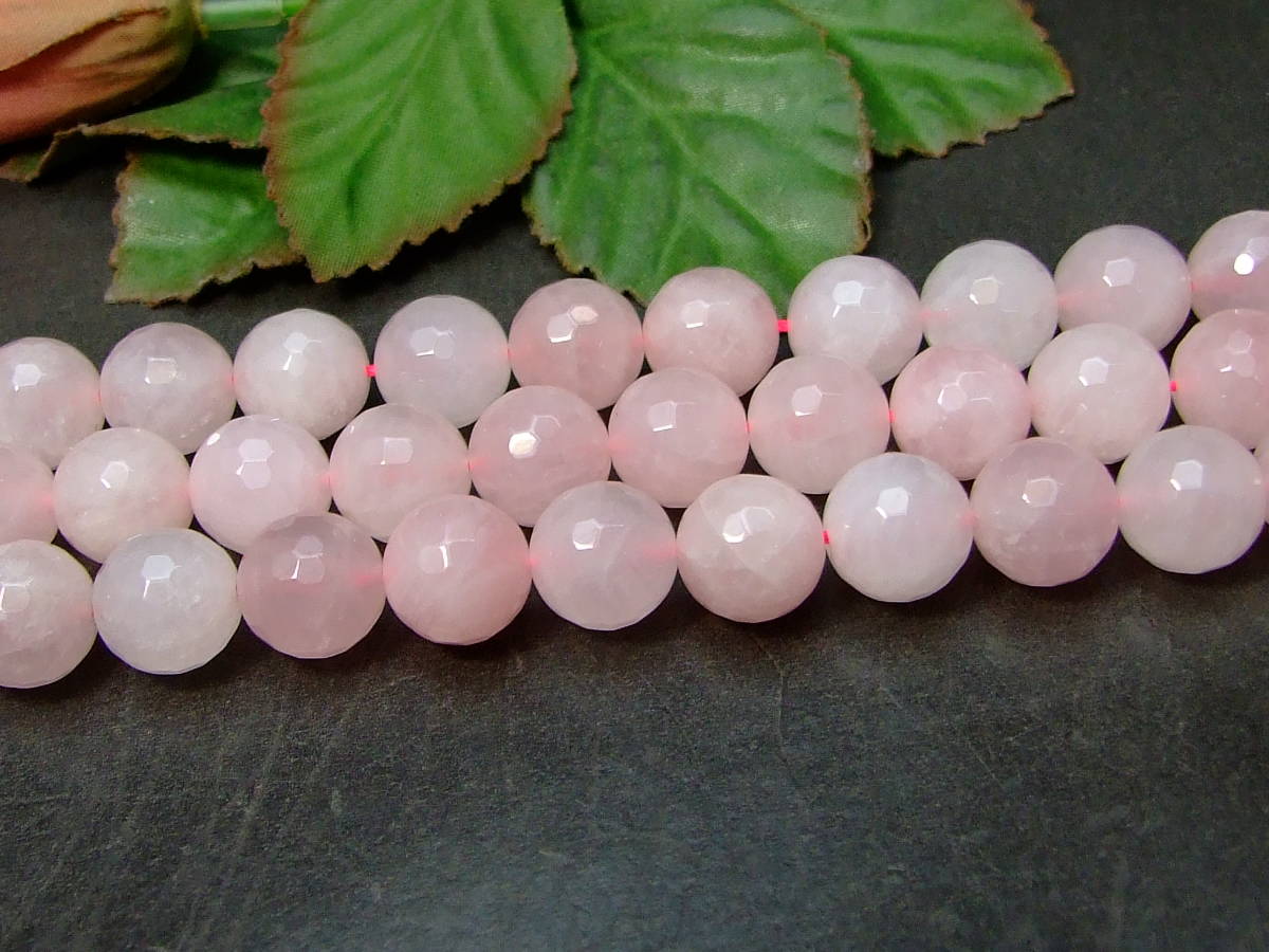 ※画像と同品質のものをお送りします。 オリジナルアクセサリー作りに是非どうぞ〜〜（m−m） 素材 天然：ディープローズクォーツ サイズ 約：重さg 玉径12mm・±0.5mm　1粒売り 　 　※ 多少の誤差はご了承下さい。愛と癒しをもたらす...