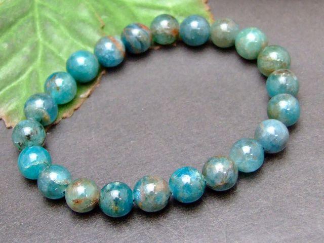 ※画像と同品質のものをお送りします。 オリジナルアクセサリー作りに是非どうぞ〜〜（m−m） ポーチに入れた状態で発送いたしますので、そのままプレゼントとしてご利用頂けます。 ※新品ですが、へこみ・傷など見られる為、わけあり商品として格安にご...