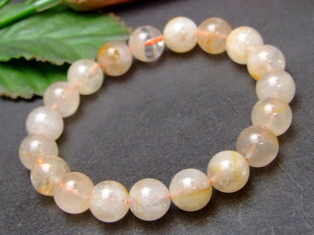 ※画像のものをお送りします。 オリジナルアクセサリー作りに是非どうぞ〜〜（m−m） ポーチに入れた状態で発送いたしますので、そのままプレゼントとしてご利用頂けます。 素材 天然 サイズ 約：重さ28g　玉径10mm・±0.5mm　内径17c...