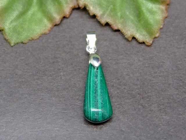 ※画像のものをお送りします。 オリジナルアクセサリー作りに是非どうぞ〜〜（m−m） 素材 天然 サイズ 約：重さg　玉径18mm×8mm・±0.5mm　1個売り 　※ 多少の誤差はご了承下さい。邪気を追い払い、感情を鎮める、心身の癒しに優れ...