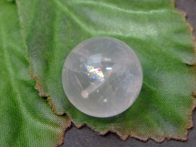 ※画像のものをお送りします。 オリジナルアクセサリー作りに是非どうぞ〜〜（m−m） 素材 天然 サイズ 約：重さg　玉径15mm・±0.5mm　1粒売り 　※ 多少の誤差はご了承下さい。愛と癒しをもたらす恋愛成就の石 愛と美の星「ヴィーナス...