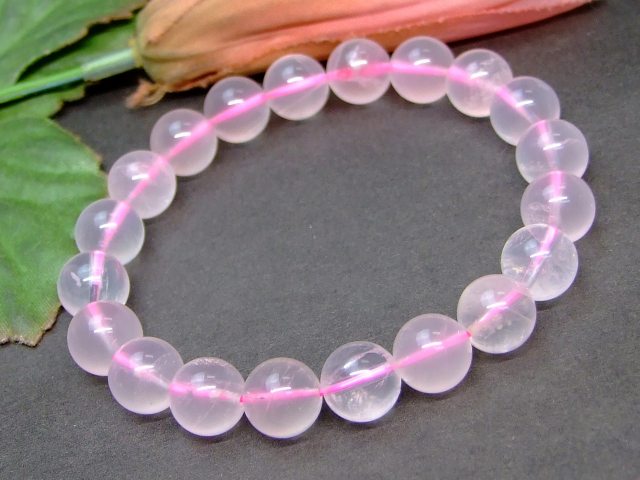 ※画像と同品質のものをお送りします。 オリジナルアクセサリー作りに是非どうぞ〜〜（m−m） ポーチに入れた状態で発送いたしますので、そのままプレゼントとしてご利用頂けます。 素材 天然石 サイズ 約：重さg　玉径9mm〜10mm・±0.5m...