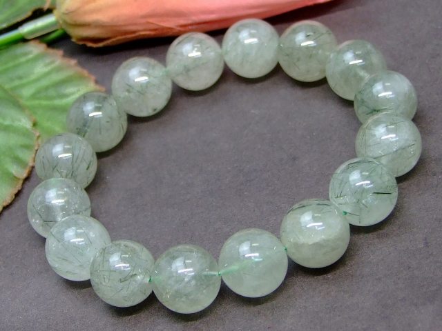 ※画像のものをお送りします。 オリジナルアクセサリー作りに是非どうぞ〜〜（m−m） ポーチに入れた状態で発送いたしますので、そのままプレゼントとしてご利用頂けます。 素材 天然石 サイズ・重さ 約：重さ45g　玉径13mm・±0.5mm　内...