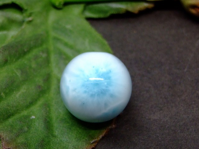 ※画像のものをお送りします。 オリジナルアクセサリー作りに是非どうぞ〜〜（m−m） 素材 天然 サイズ 約：重さg　玉径17mm・±0.5mm　1粒売り 　※ 多少の誤差はご了承下さい。『愛と平和』を象徴するカリブ海の美しい宝石 正式名称『...