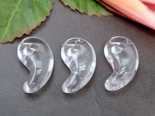 ※画像と同品質のものをお送りします。 オリジナルアクセサリー作りに是非どうぞ〜〜（m−m） ※新品ですが天然のクラックが入っておりますので予めご了承の上ご購入ください。 素材 天然 サイズ 約：径31×17mm・±1mm　1個売り 　※ 多...