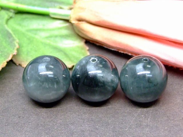 ※画像と同品質のものをお送りします。 オリジナルアクセサリー作りに是非どうぞ〜〜（m−m） 素材 天然 サイズ 約：重さg　玉径16mm・±0.5mm　1粒売り 　※ 多少の誤差はご了承下さい。高みから全てを見通す石 　クォーツの中に細かな...