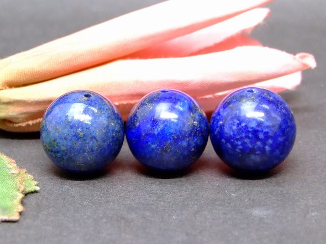 ※画像と同品質のものをお送りします。 オリジナルアクセサリー作りに是非どうぞ〜〜（m−m） 素材 天然 サイズ・重さ 約：重さg　玉径16mm・±0.5mm　1粒売り 　※ 多少の誤差はご了承下さい。最強の幸運をもたらす聖なる石 美しい群青...