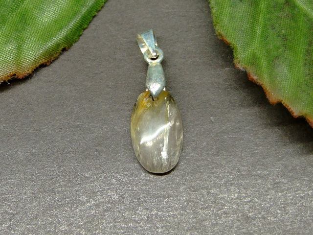 ※画像のものをお送りします。 オリジナルアクセサリー作りに是非どうぞ〜〜（m−m） 素材 天然石 サイズ・重さ 約：重さ1g 玉径13mm×8mm ・±0.5mm　1個売り 　※ 多少の誤差はご了承下さい。黄金色の人生を与える金運の石 日本...