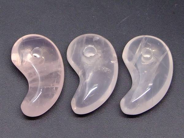 ※画像と同品質のものをお送りします。 オリジナルアクセサリー作りに是非どうぞ〜〜（m−m） ※新品ですが、へこみ・傷など見られる為、わけあり商品として格安にご提供しております。 ご了承の上ご購入くださいませ。 素材 天然 サイズ 約：径25...