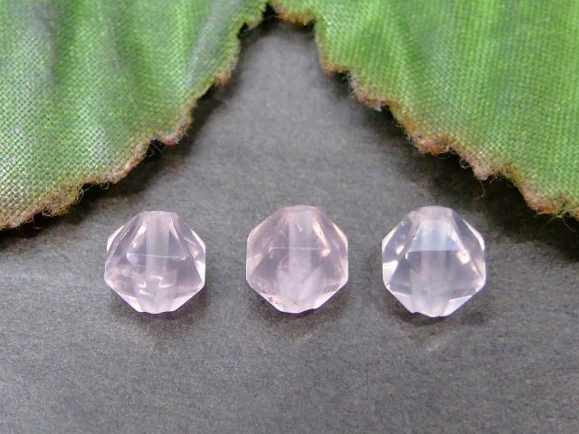 ※画像と同品質のものをお送りします。 オリジナルアクセサリー作りに是非どうぞ〜〜（m−m） 素材 天然 サイズ 約：重さg　玉径6mm・±0.5mm　1粒売り 　※ 多少の誤差はご了承下さい。