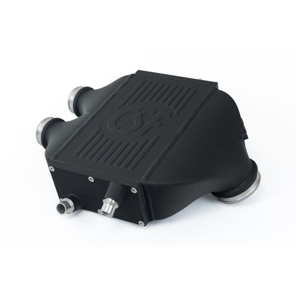 CSF 2014+ BMW M3/M4 (F8X) Top Mount Charge-Air-Cooler - Crinkle Blackメーカー：CSFメーカー品番：8082・掲載画像は、カタログより抜粋した参考画像となっております。ご不...