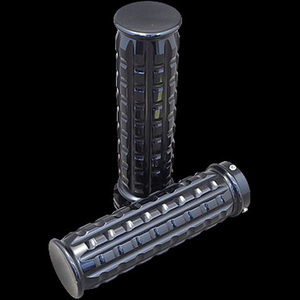 1インチバーを使用する殆どのハーレー(電子制御スロットルを除く)全長:約130mm(ワイヤー巻取り部除く)直径:約36.50mm(グリップ握りの中央部分)カラー:ブラック素材:アルミ【セット内容】グリップ本体×2本インナースロットルは必要有...