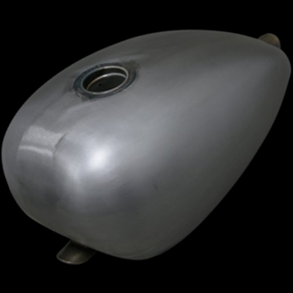 容量:約6.9リットル 長さ:約360mm(ブラケット含まず) 幅:約220mm 高さ:約190mmトンネル幅(下のえぐれてる所):約50mm深さ(前方部):約45mmガスコックサイズ:3/8NPTx1 1/4NPTx2カラー:素地(未塗装...