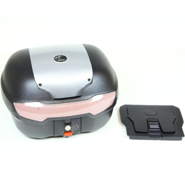 素材：ポリプロピレン色：ブラック/シルバーサイズ：H:290xW:440xD:320（mm）JOURNEY トップケース 40※ユニバーサルアダプター付属タイプ。純正キャリア装着車に取付け可能※必ずリアキャリアの最大積載量を確認下さい。※取...