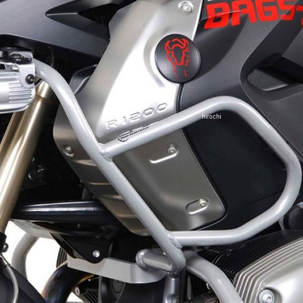 アッパークラッシュバー08年-12年 BMW R1200GSカラー:シルバーサイズ:φ27素材:スチール【仕様説明】転倒時に最大限の安全を。頑丈なφ27のパイプが燃料タンク、フェアリング等を保護します。各車種に合わせて設計され、オートバイフ...