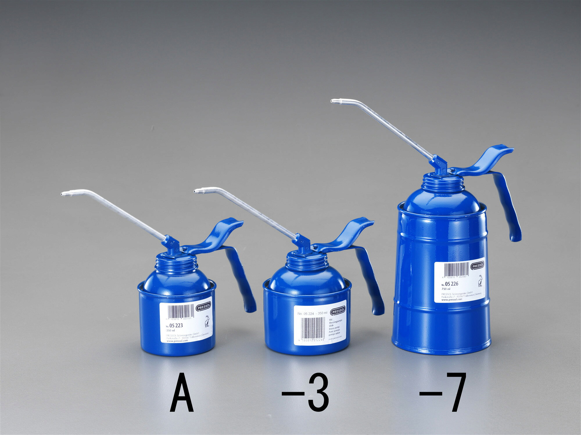 容量：350mlサイズ：φ85X110(H)mmノズルサイズ：φ6X135mmフレキシブルノズルサイズ：φ7X210mm重量：260g材質：本体：スチール、ポンプ部：真鍮、ノズル：アルミニウム、フレキシブルノズル：PVC付属品：ノズル、フレ...
