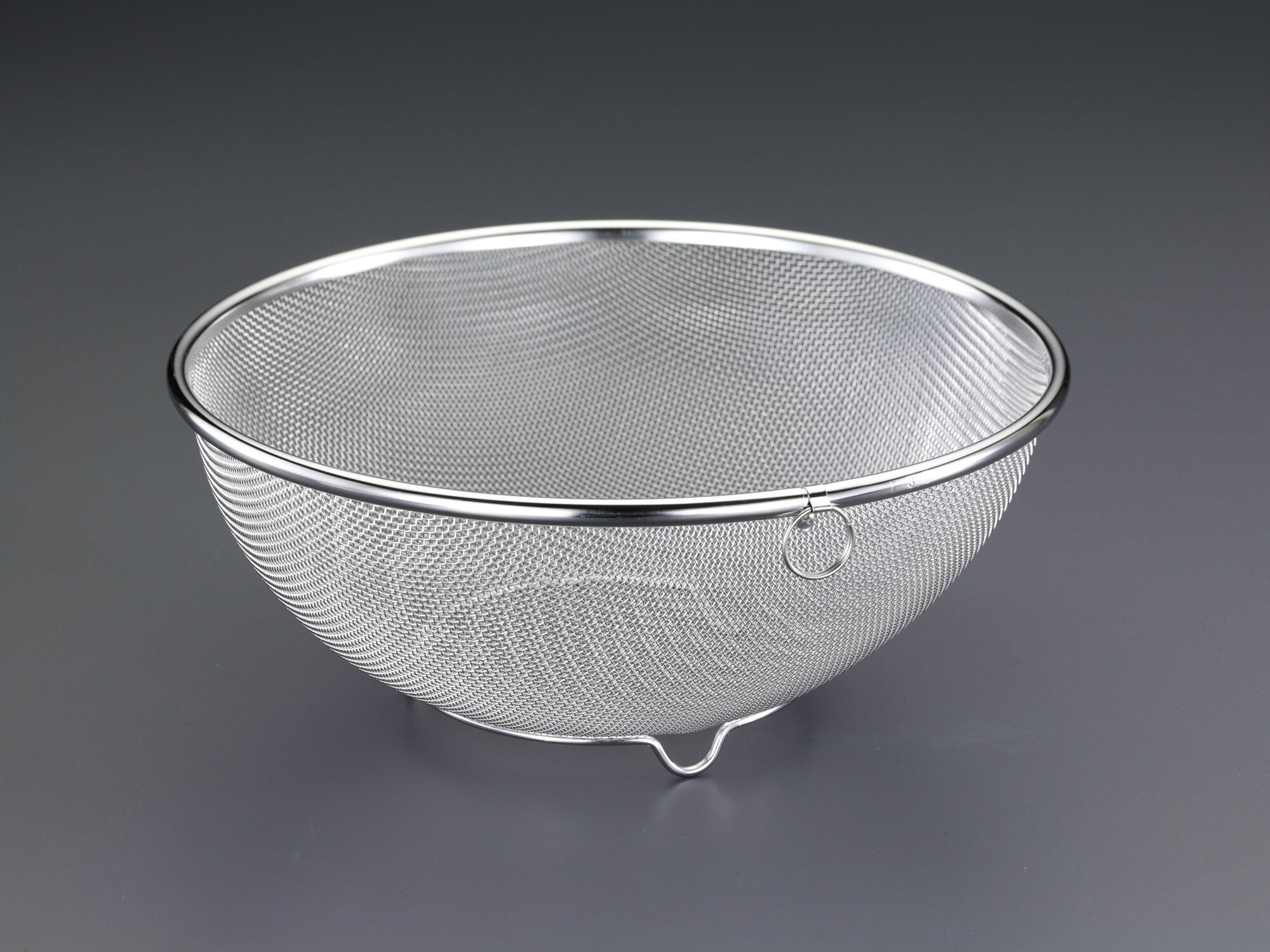サイズ：φ130X60（H）mm線径：0.35mm材質：ステンレス（SUS304）リング径：φ20mm20メッシュ吊下げリング付きリング付きなので、吊下げて収納できます。台座がワイヤーなので、ゴミなどがたまりにくいです。0000122546...